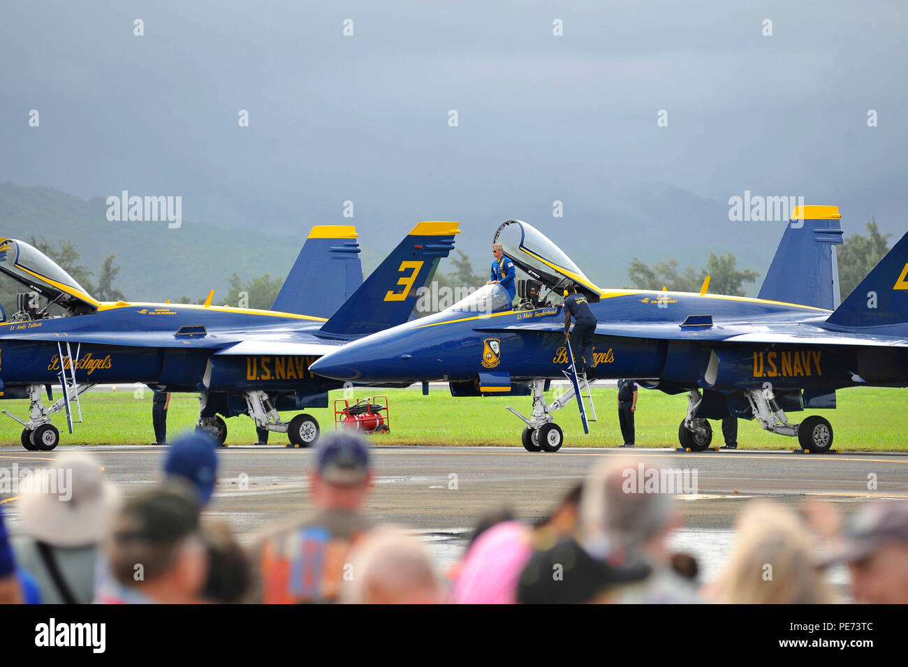 151016-N-IU636-1734 KANEOHE, Hawaii (Oct. 16, 2015) Capt. Thomas Frosch ...