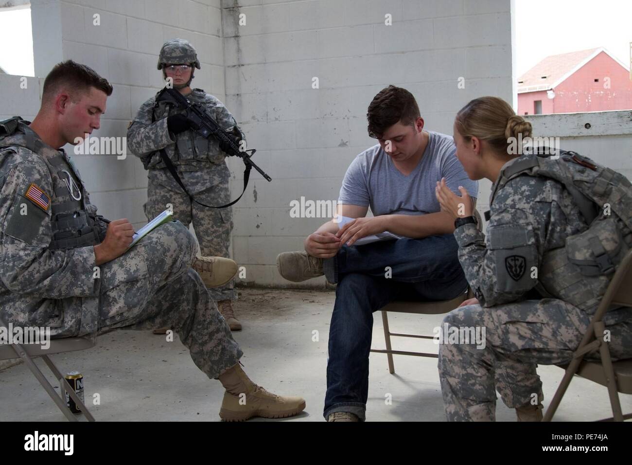 Soldiers with the 504th Military Intelligence Brigade conduct human ...