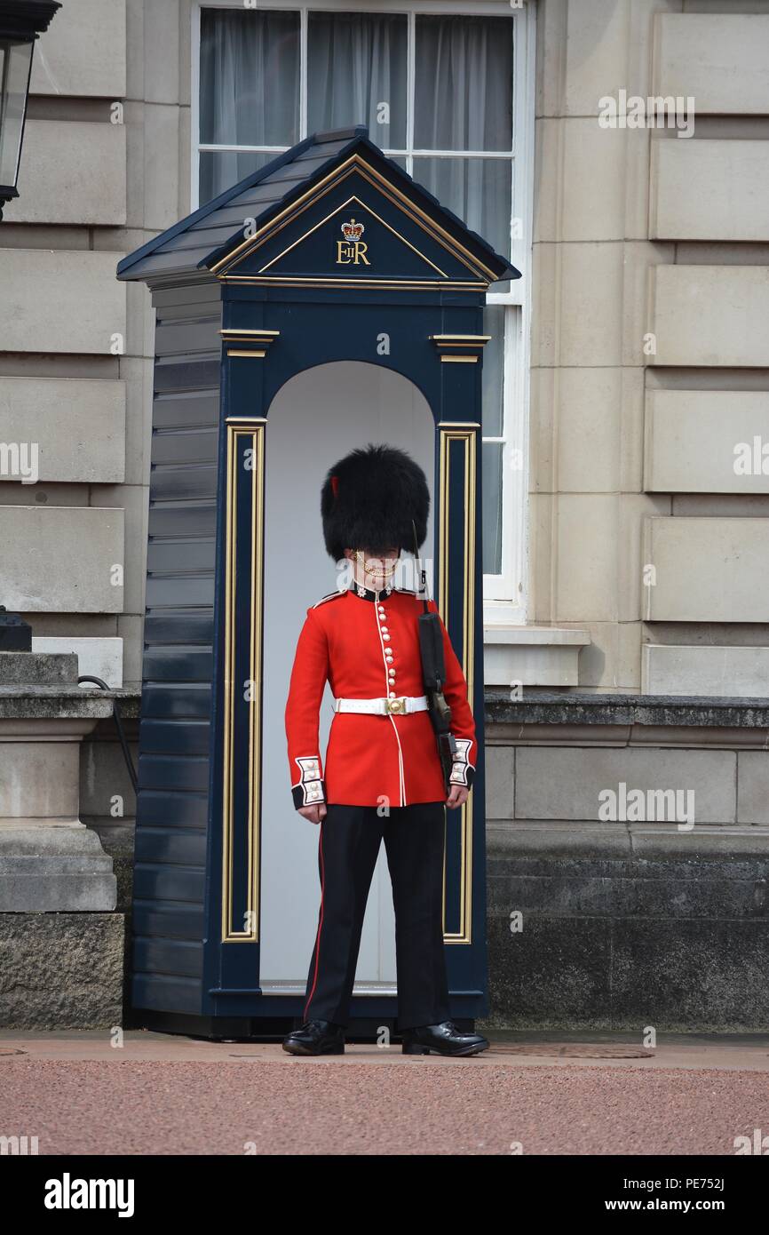 Make way for the queens guard hi-res stock photography and images - Alamy