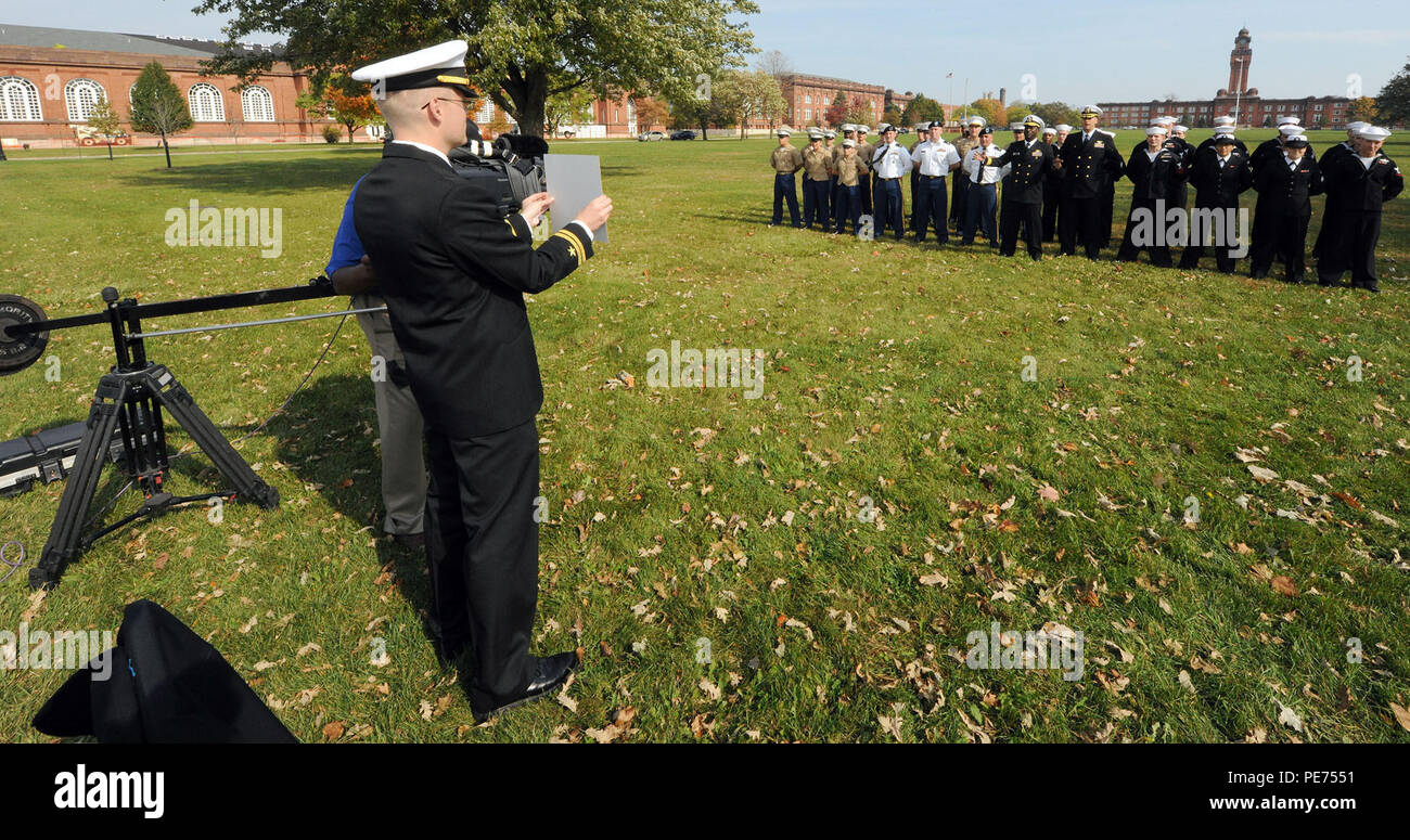 GREAT LAKES, Ill., (Oct. 21, 2015) – Rear Adm. Stephen C. Evans (center ...