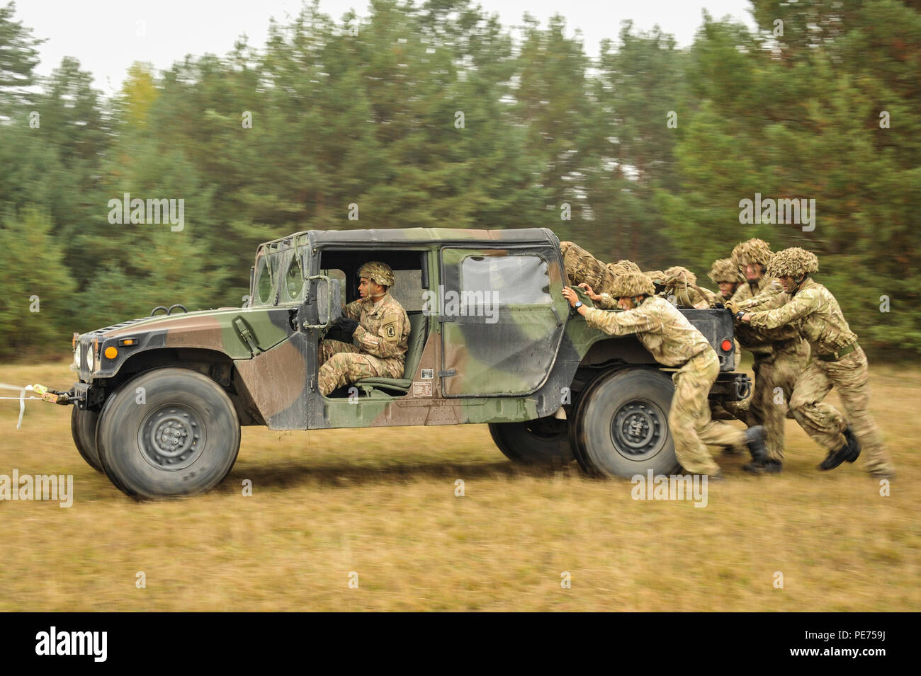Hmmwv maintenance hi-res stock photography and images - Alamy