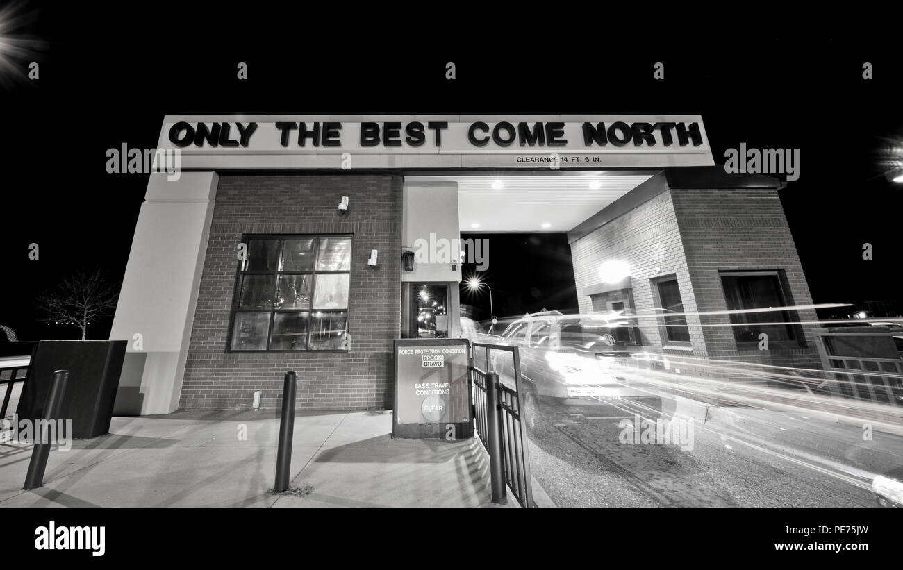 Main gate u s military base hi-res stock photography and images - Alamy