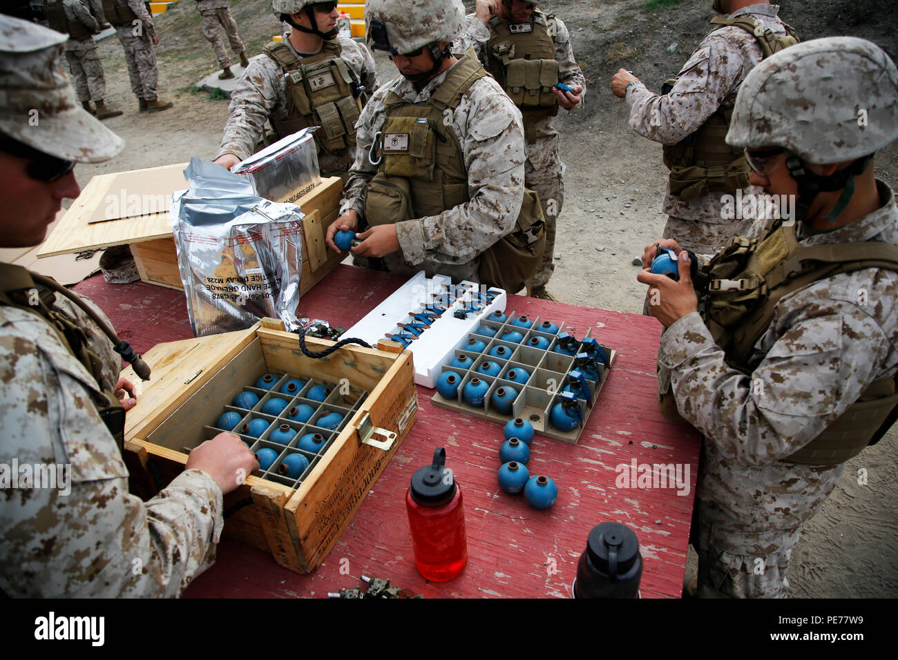 Command element field exercise hi-res stock photography and images - Alamy