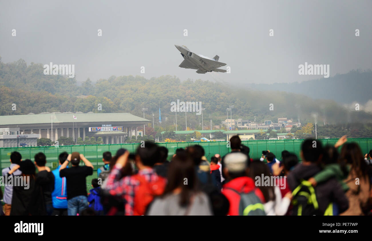 Jet powered prototype fighter hi-res stock photography and images - Alamy