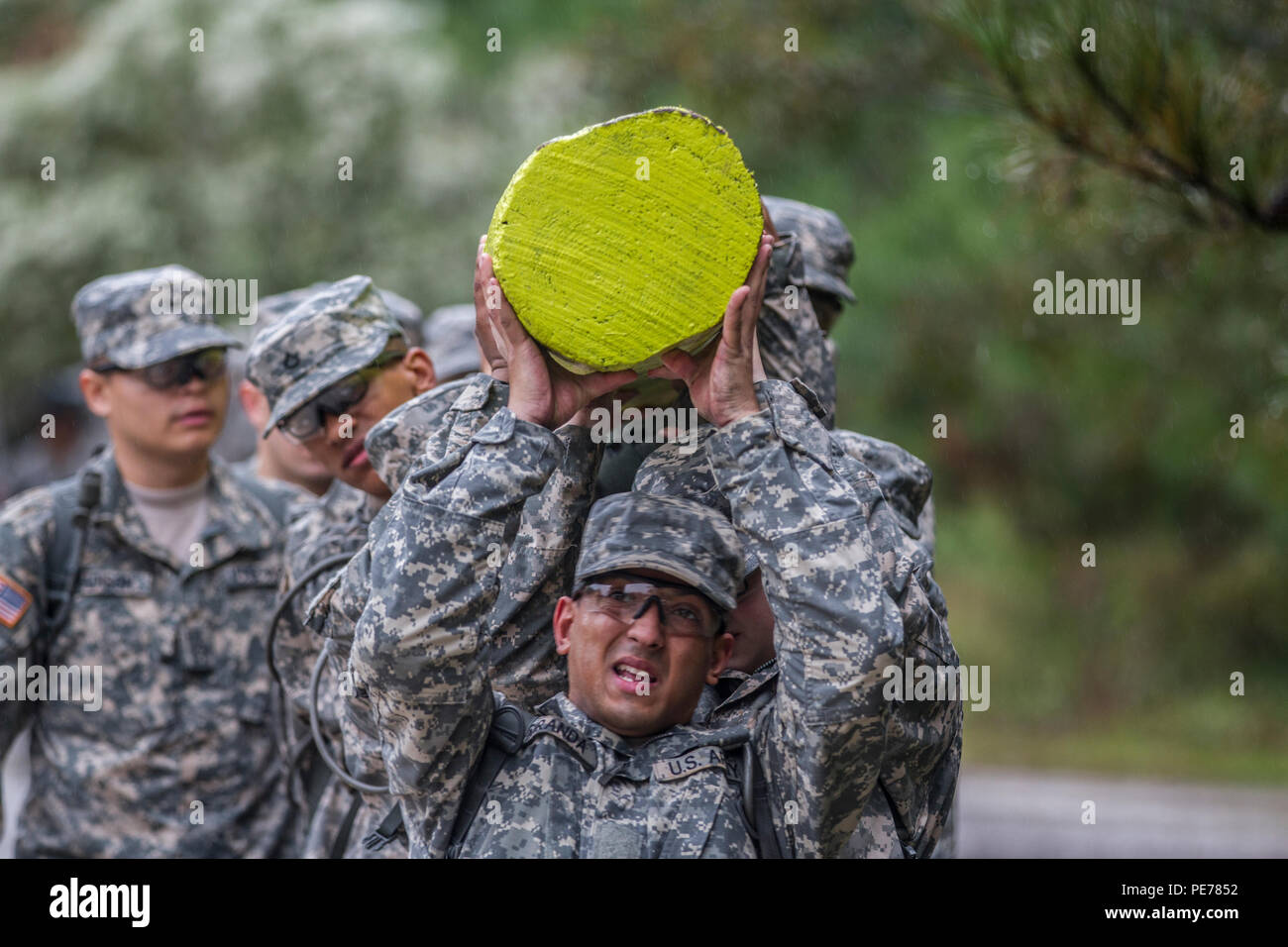 Soldiers in Basic Combat Training with E Company, 2nd Battalion, 39th ...