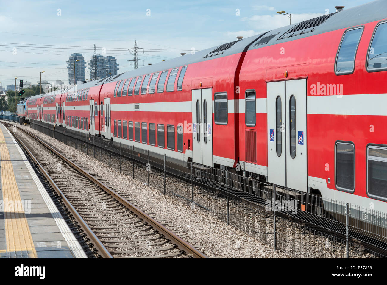 Israel railroad station hi-res stock photography and images - Alamy