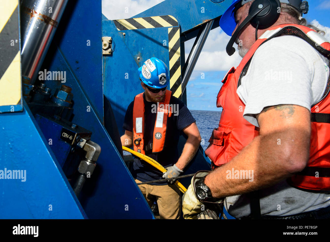 Usns apache t atf 172 hi-res stock photography and images - Alamy