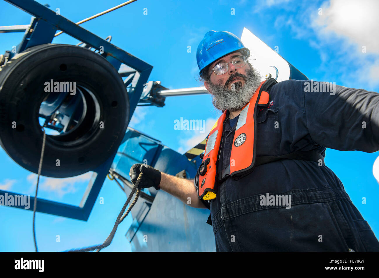 Usns apache t atf 172 hi-res stock photography and images - Alamy