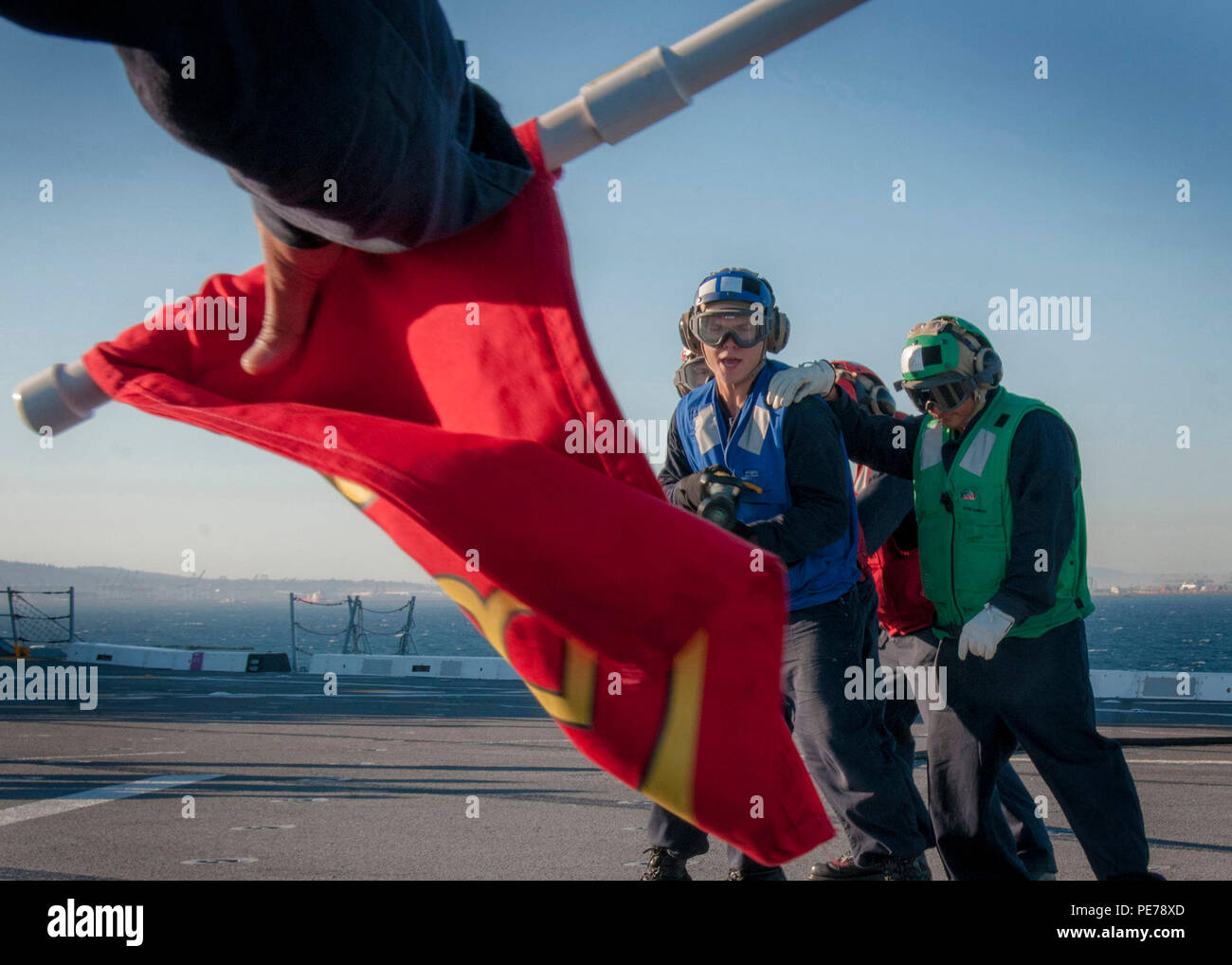 Us navy aircraft engage hi-res stock photography and images - Alamy