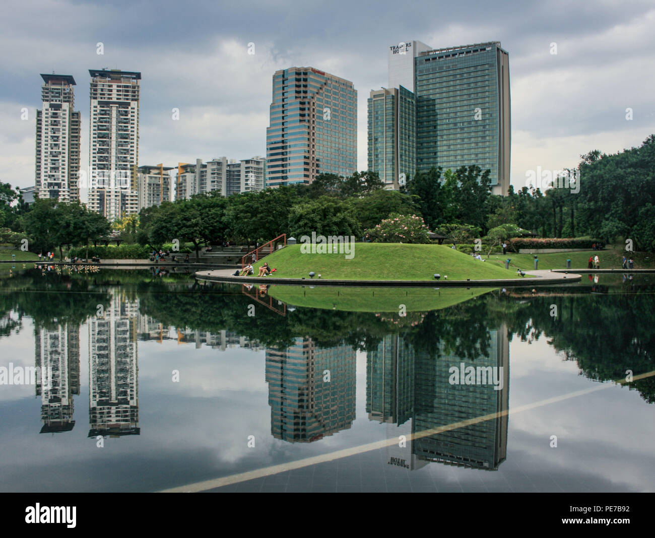 Reflections of buildings in KLCC lake, Kuala Lumpur City Centre ...