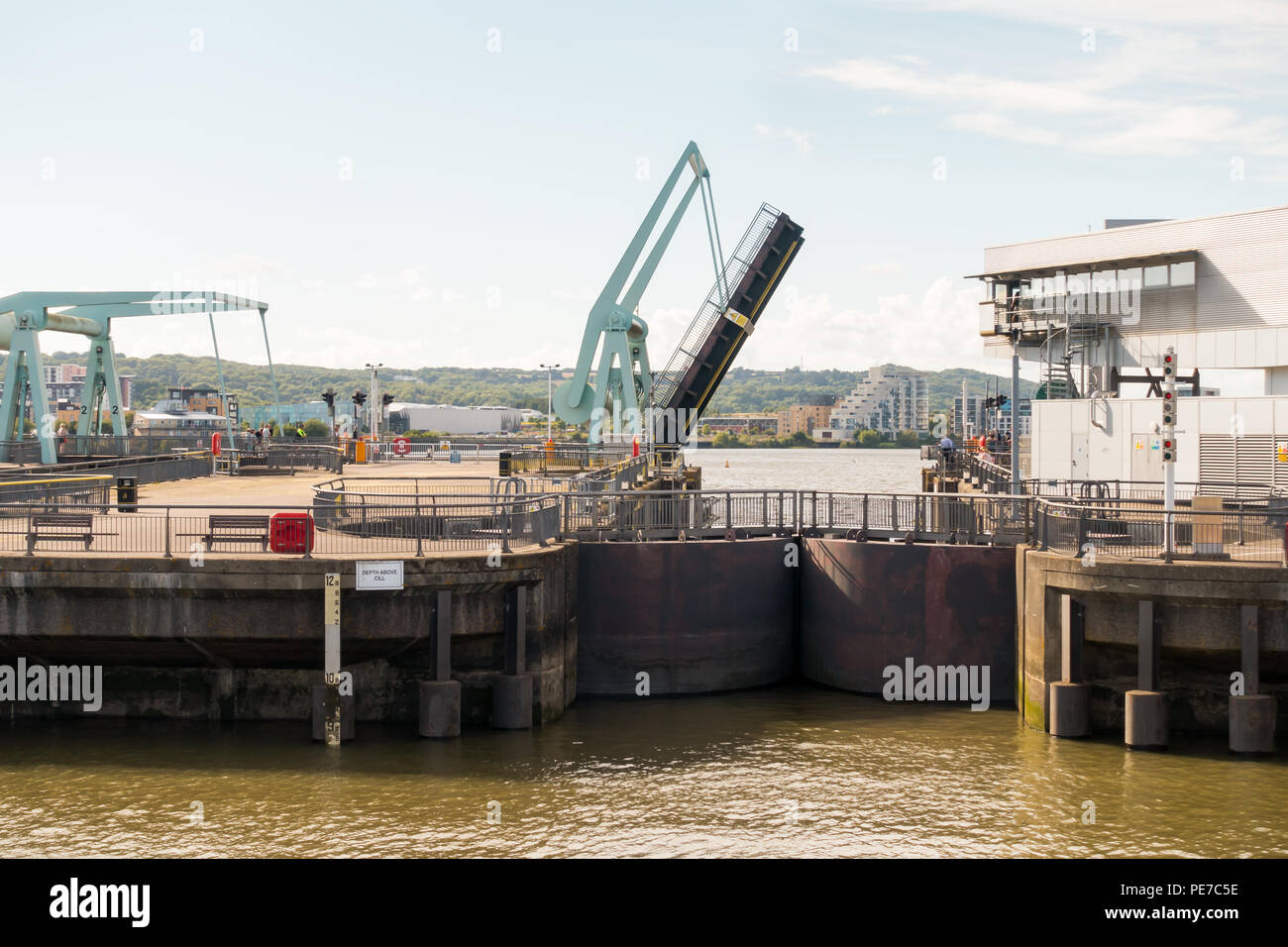 Bascule bridges hi-res stock photography and images - Alamy