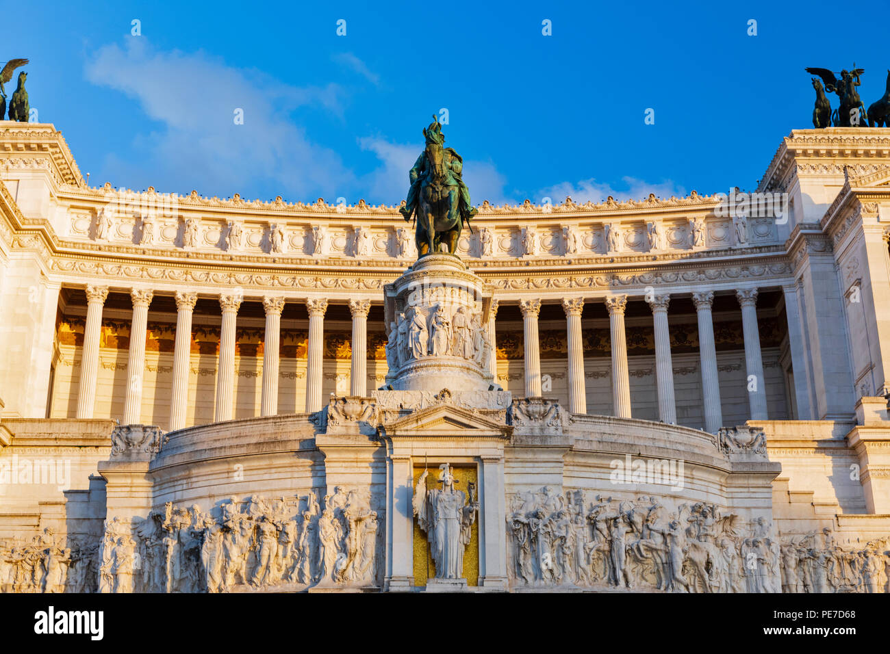 Victor Emmanuel Monument in Piazza Venezia, Rome, Lazio, Italy Stock ...