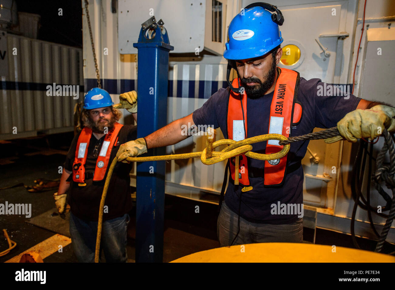 151105-N-RZ218-014 BAHAMAS (Nov. 5, 2015) Steven Benjamin (right), a ...