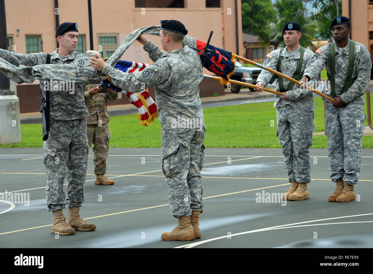 Soldiers with Headquarters and Headquarters Battalion, 25th Infantry ...