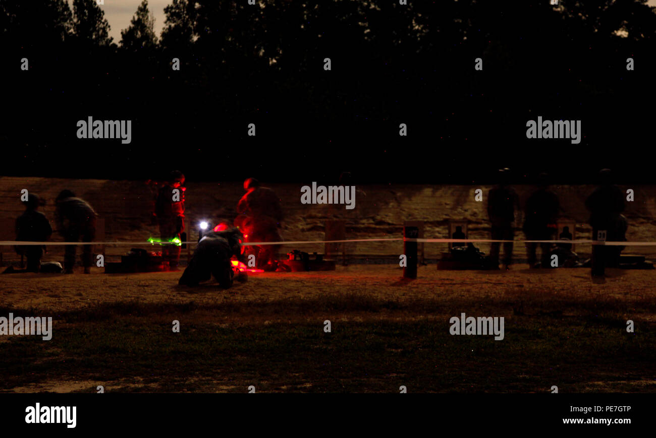 Night short range marksmanship hi-res stock photography and images - Alamy