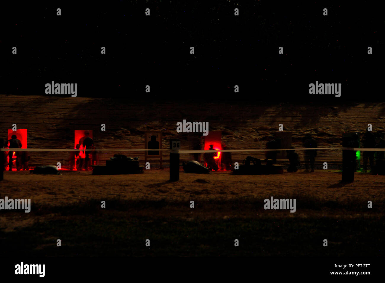 Night short range marksmanship hi-res stock photography and images - Alamy