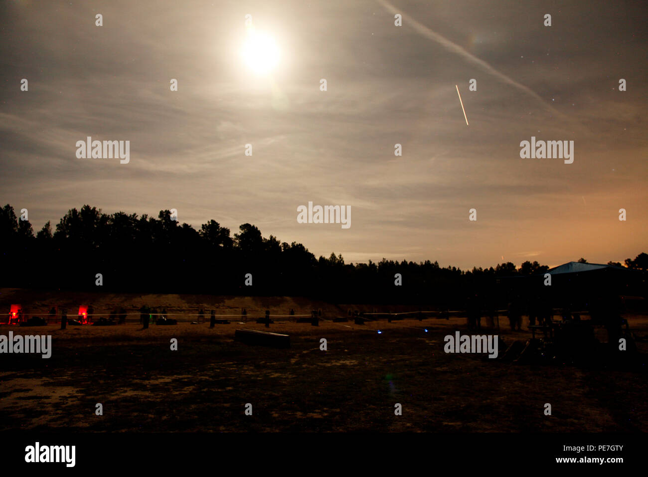 Night short range marksmanship hi-res stock photography and images - Alamy