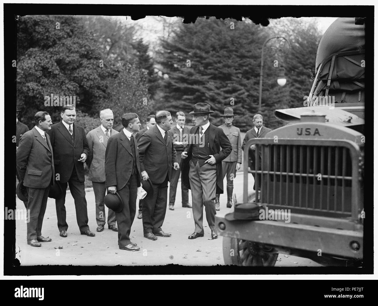 ARMY, U.S. MOTOR TRUCK INSPECTION Stock Photo - Alamy