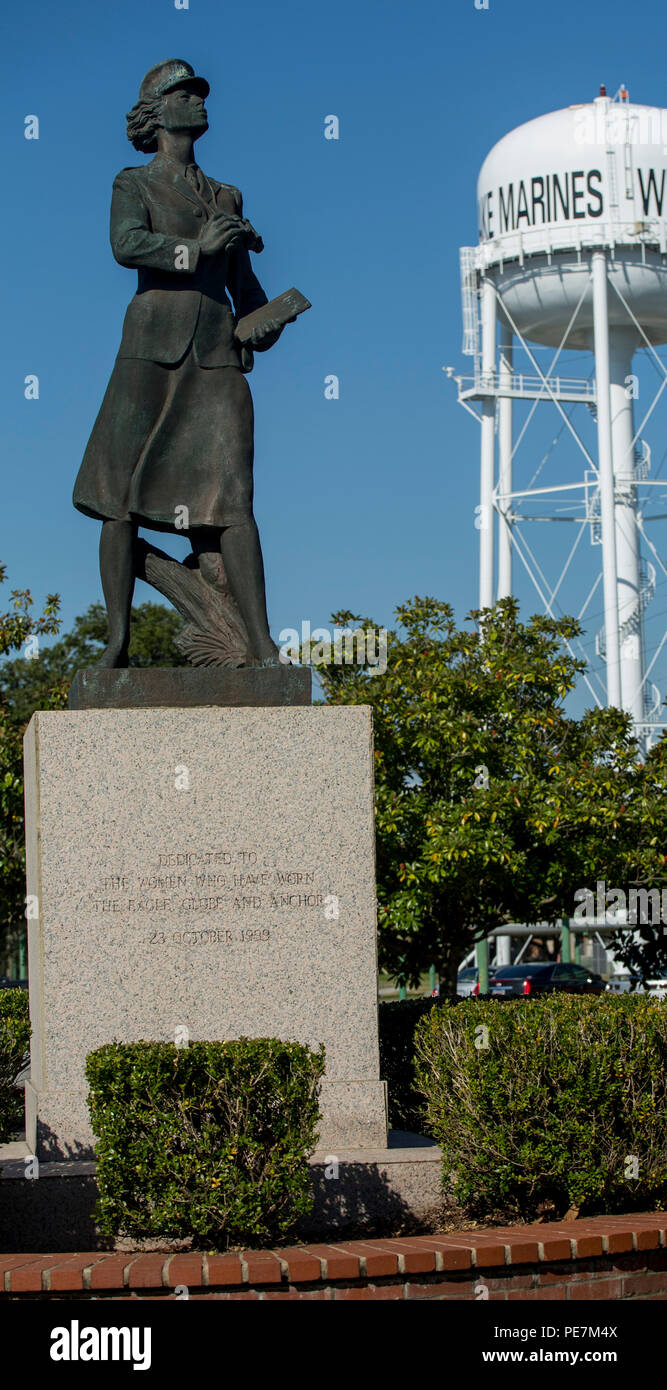 Marine statue at parris island hi-res stock photography and images - Alamy