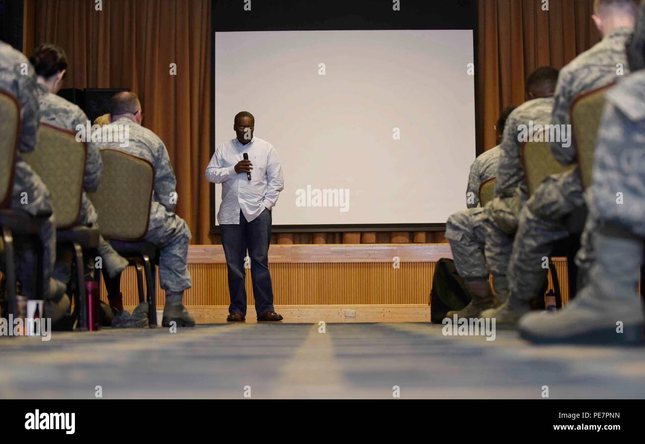 U.S. Air Force Master Sgt. Wendell Barnes, 35th Aircraft Maintenance ...