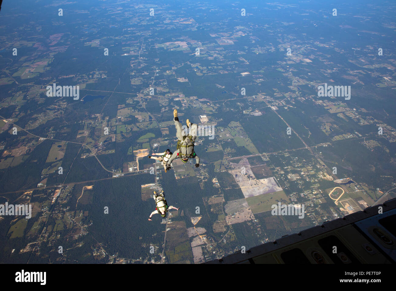Marines with 3rd Force Reconnaissance Company, 4th Marine Division ...