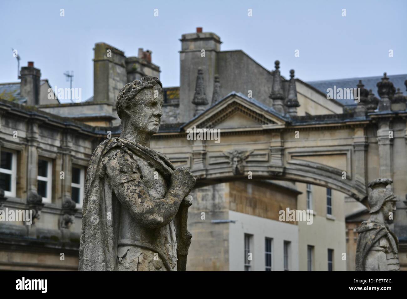 Statues surrounding the ancient Roman Baths at Bath, Somerset, England ...