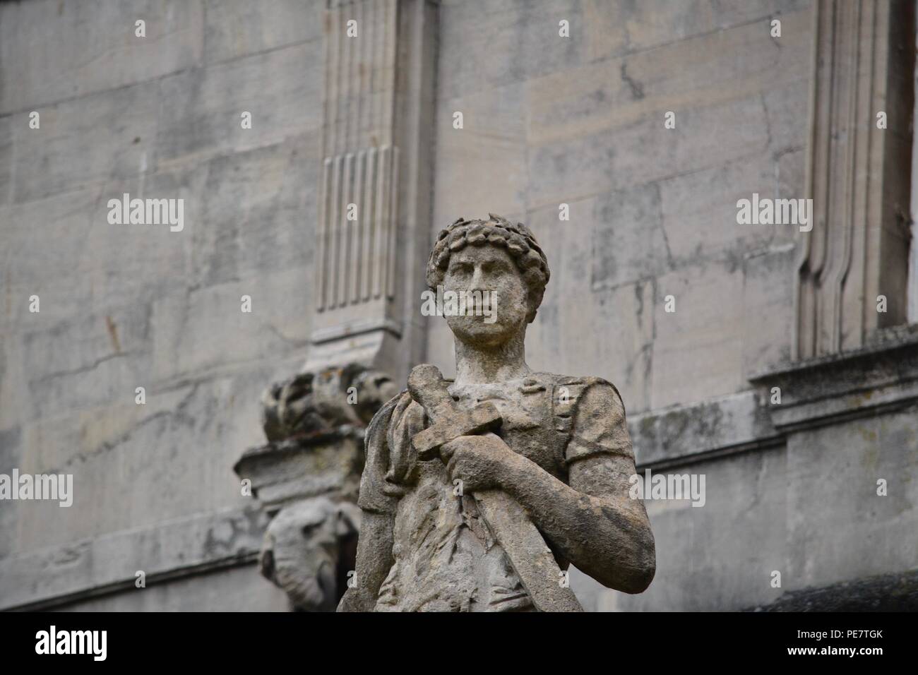 Statues surrounding the ancient Roman Baths at Bath, Somerset, England ...