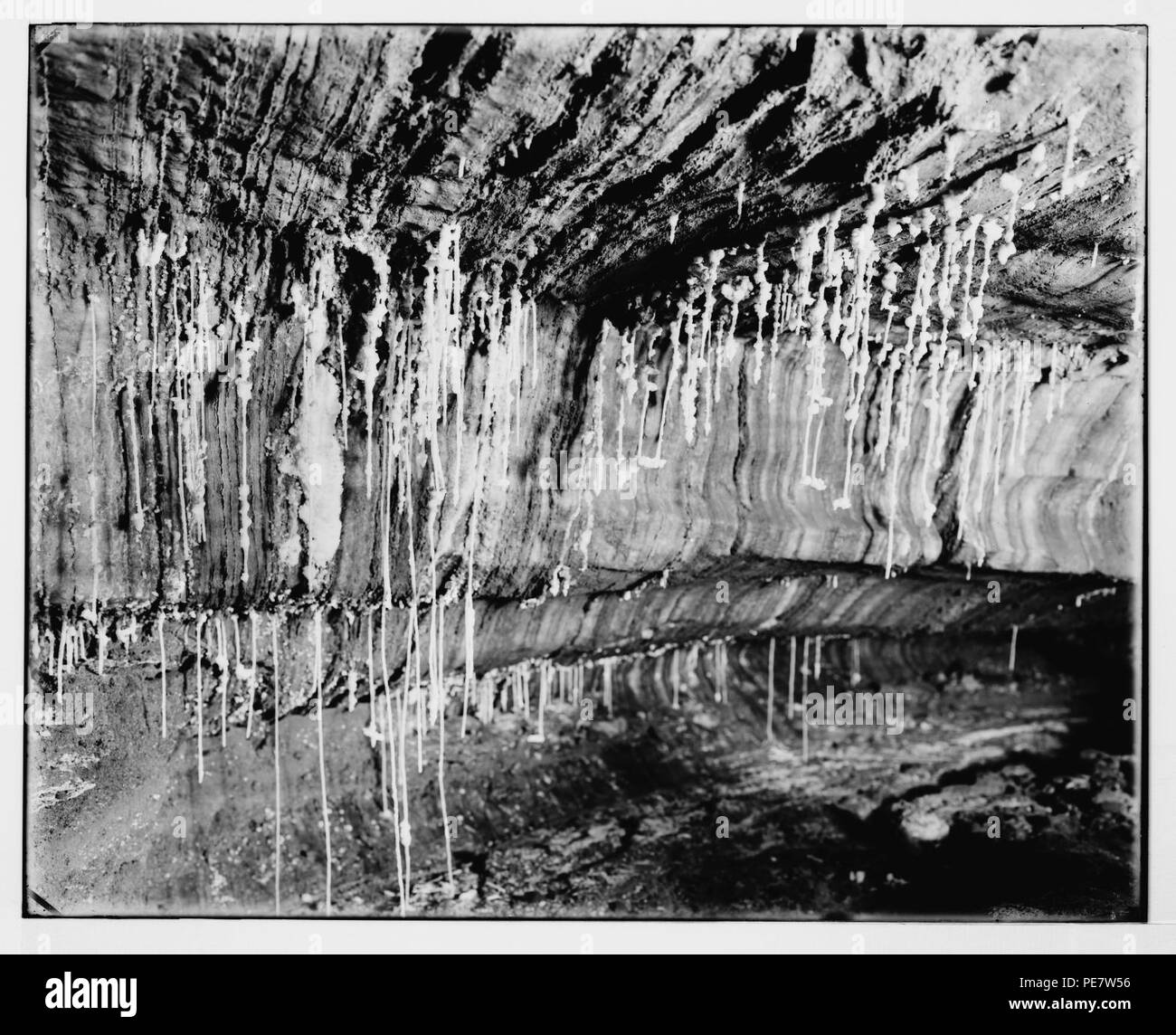 Dead sea salt cave hi-res stock photography and images - Alamy