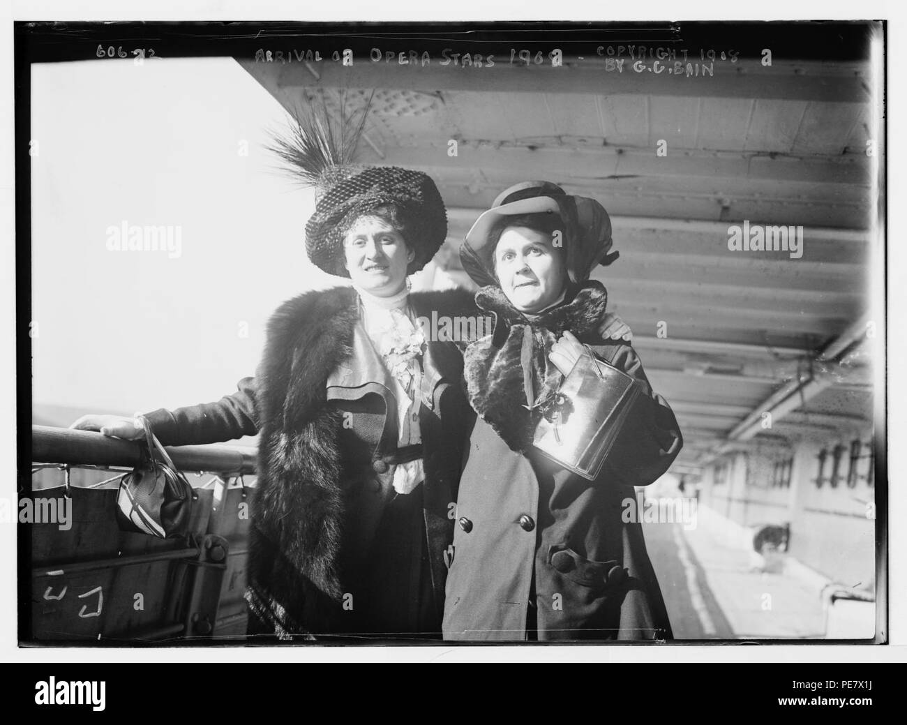 Vintage opera stars hi-res stock photography and images - Alamy