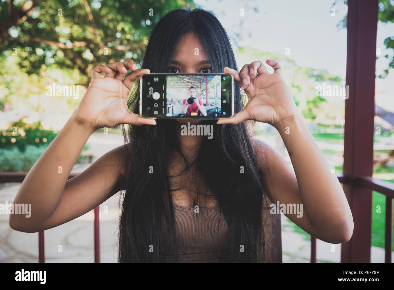 Girl using instagram app hi-res stock photography and images - Alamy