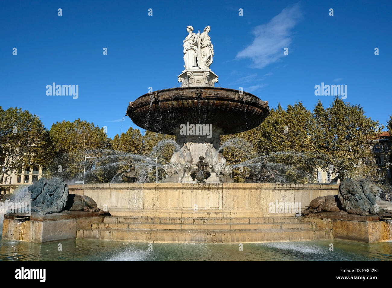 Historic rotonde fountain aix-en-provence france Stock Photo - Alamy