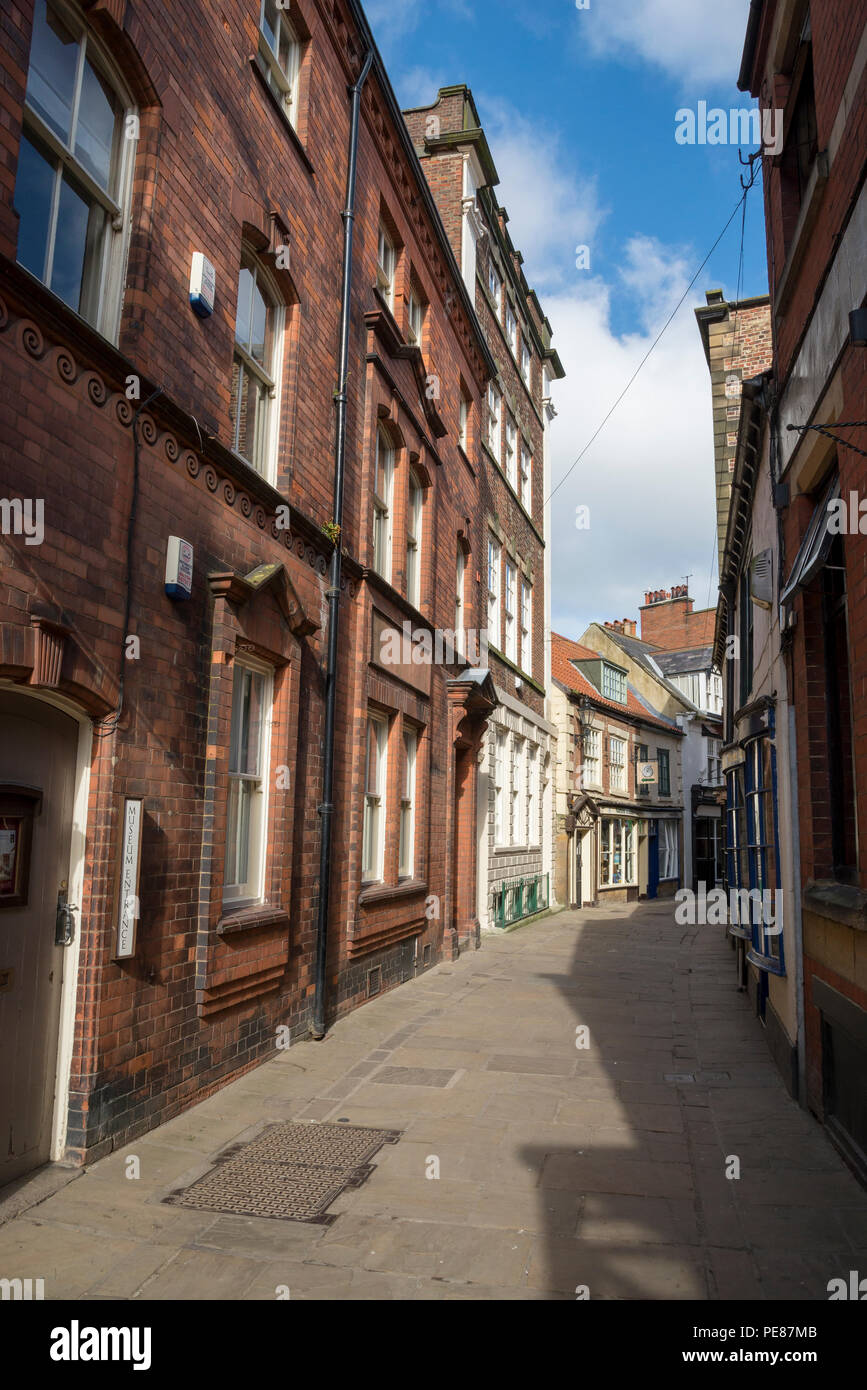 Grape Lane in the historic town of Whitby, North Yorkshire, England ...