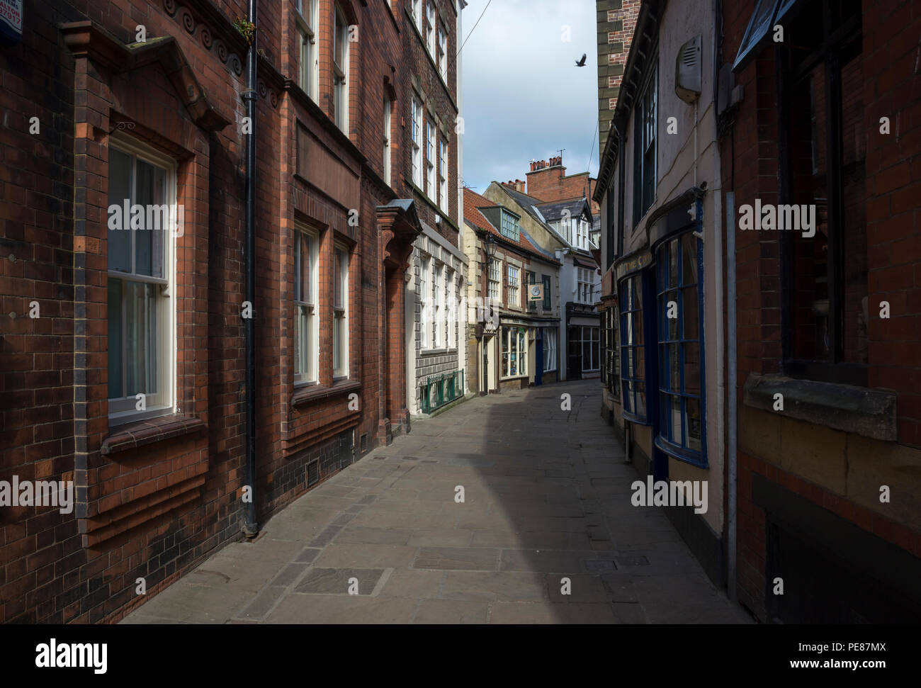 Grape Lane in the historic town of Whitby, North Yorkshire, England ...