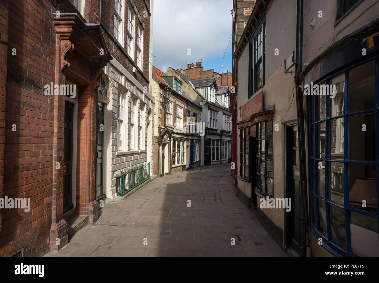 Grape Lane in the historic town of Whitby, North Yorkshire, England ...