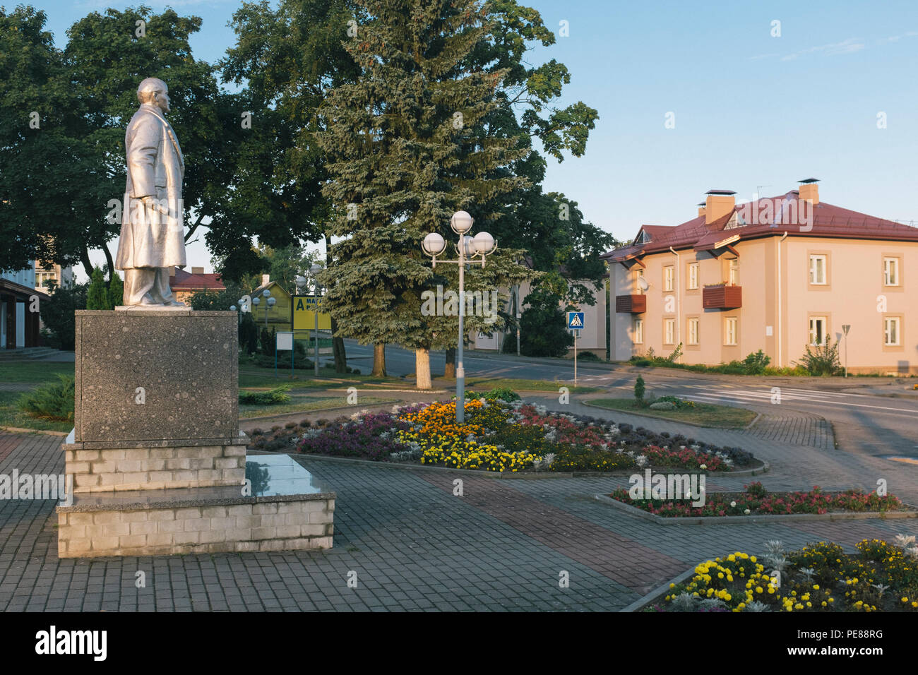 Monument vladimir lenin v i hi-res stock photography and images - Alamy