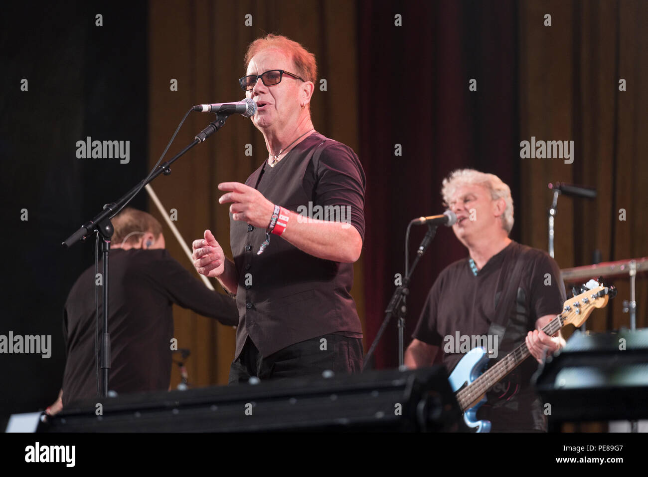 Oyster band hi-res stock photography and images - Alamy