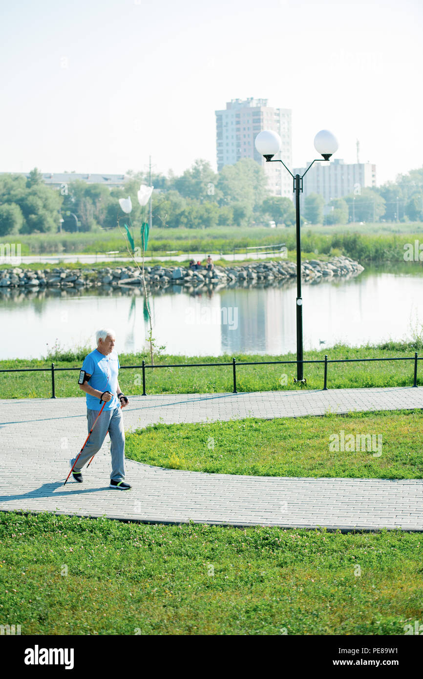 Walking fitness senior city hi-res stock photography and images - Alamy