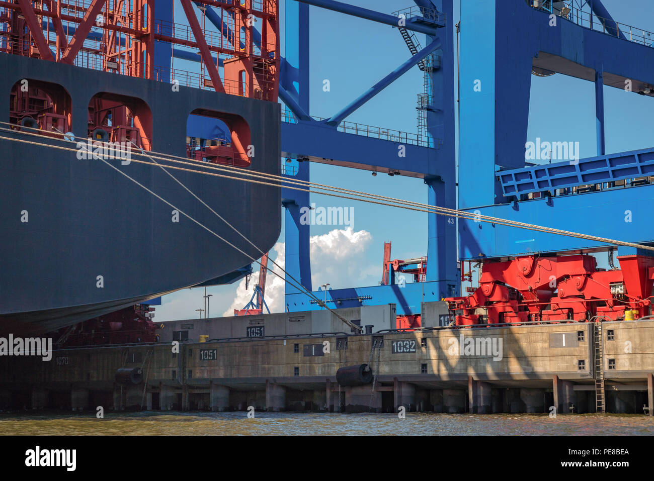 Shipping container ship anchor hi-res stock photography and images - Alamy