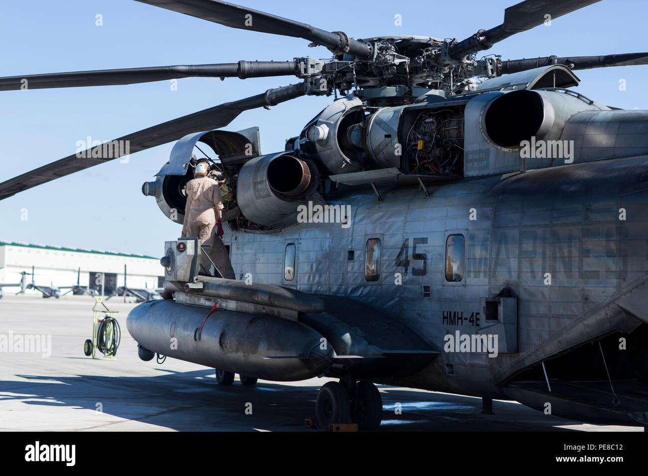 U.S. Marines assigned to Marine Heavy Helicopter Squadron (HMH) 464 ...