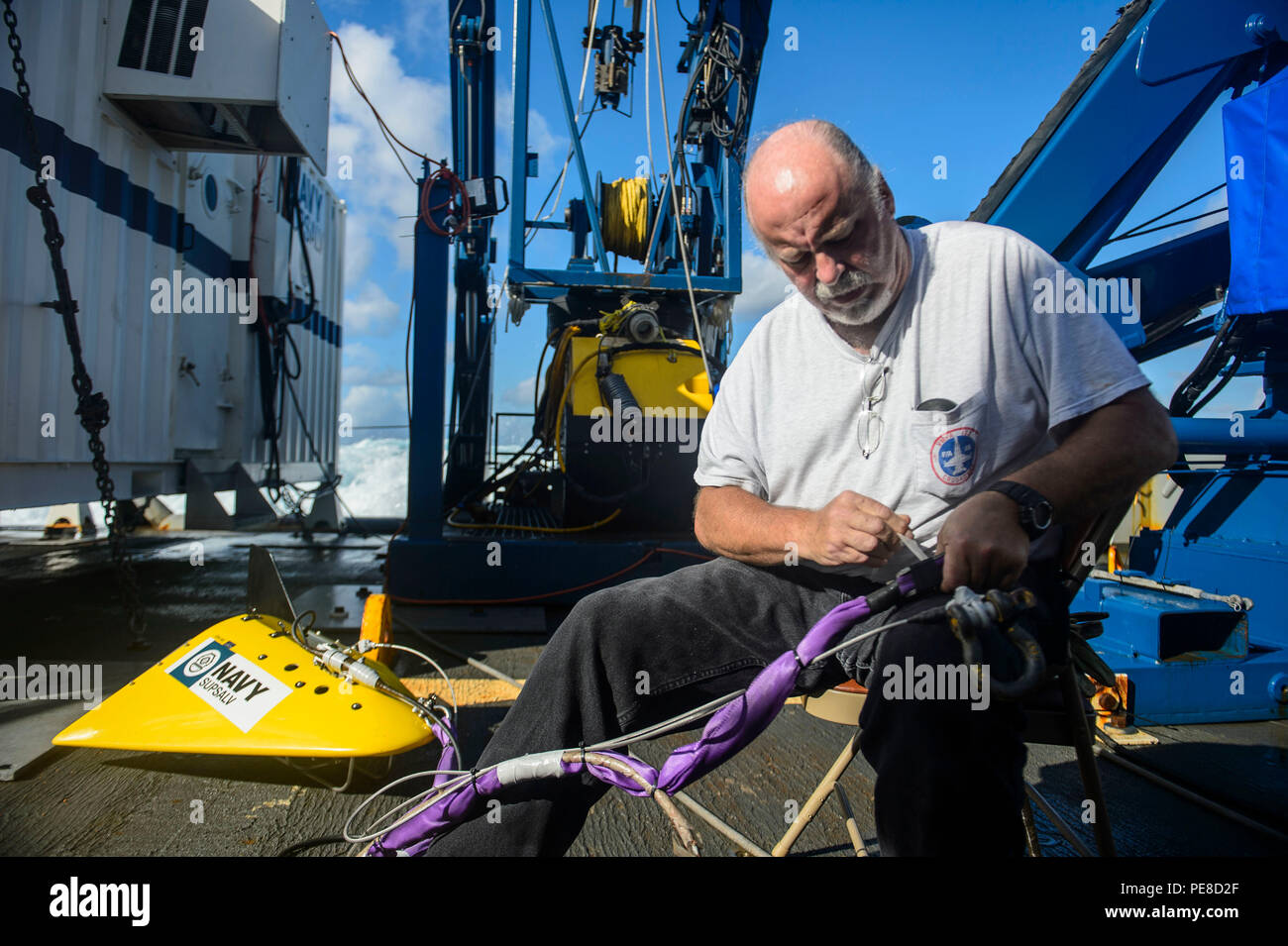 151023-N-RZ218-102 BAHAMAS (Oct. 23, 2015) Mike Unzicker, a contractor ...