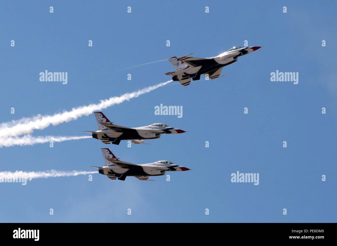 The U.S. Air Force Aerial Demonstration Squadron 'Thunderbirds ...