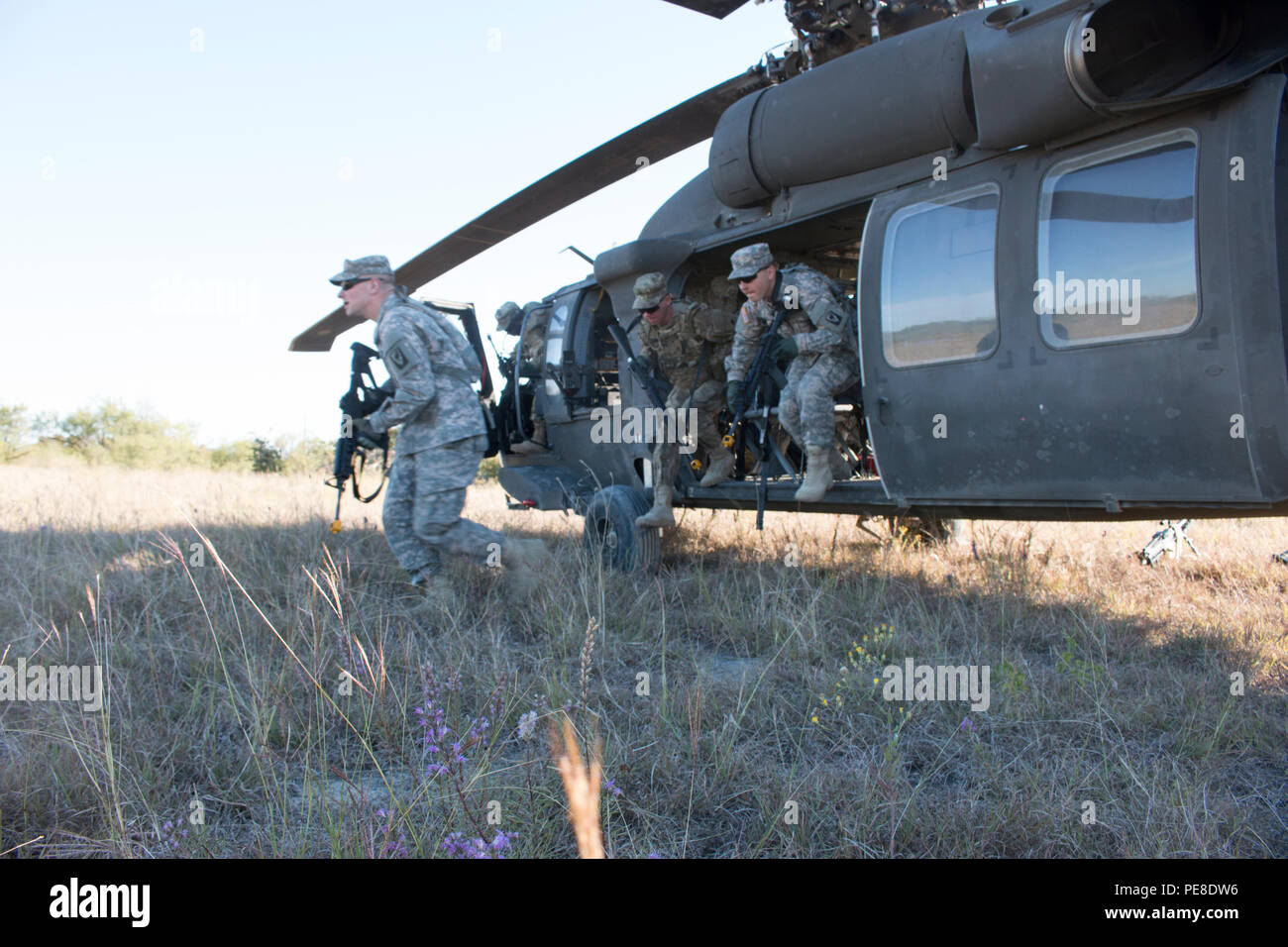 Soldiers from the California Army National Guard 1st Battalion, 140th ...