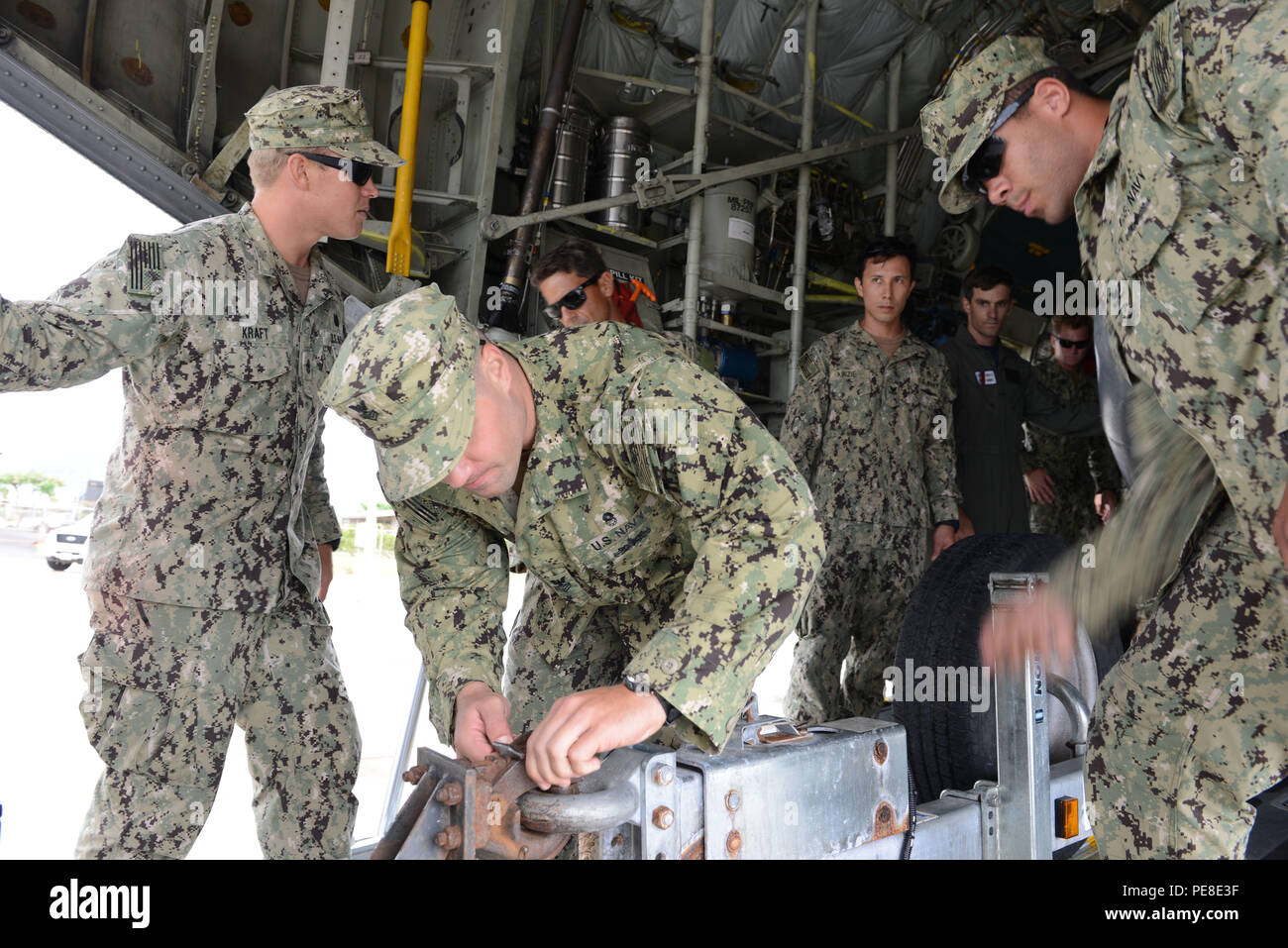 Coast Guardsmen from Air Station Barbers Point assist Navy divers from ...