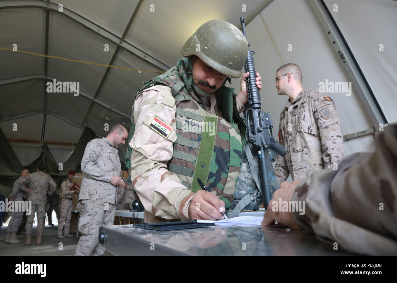 A Spanish solider, assigned to the Spanish Army Parachute Brigade ...