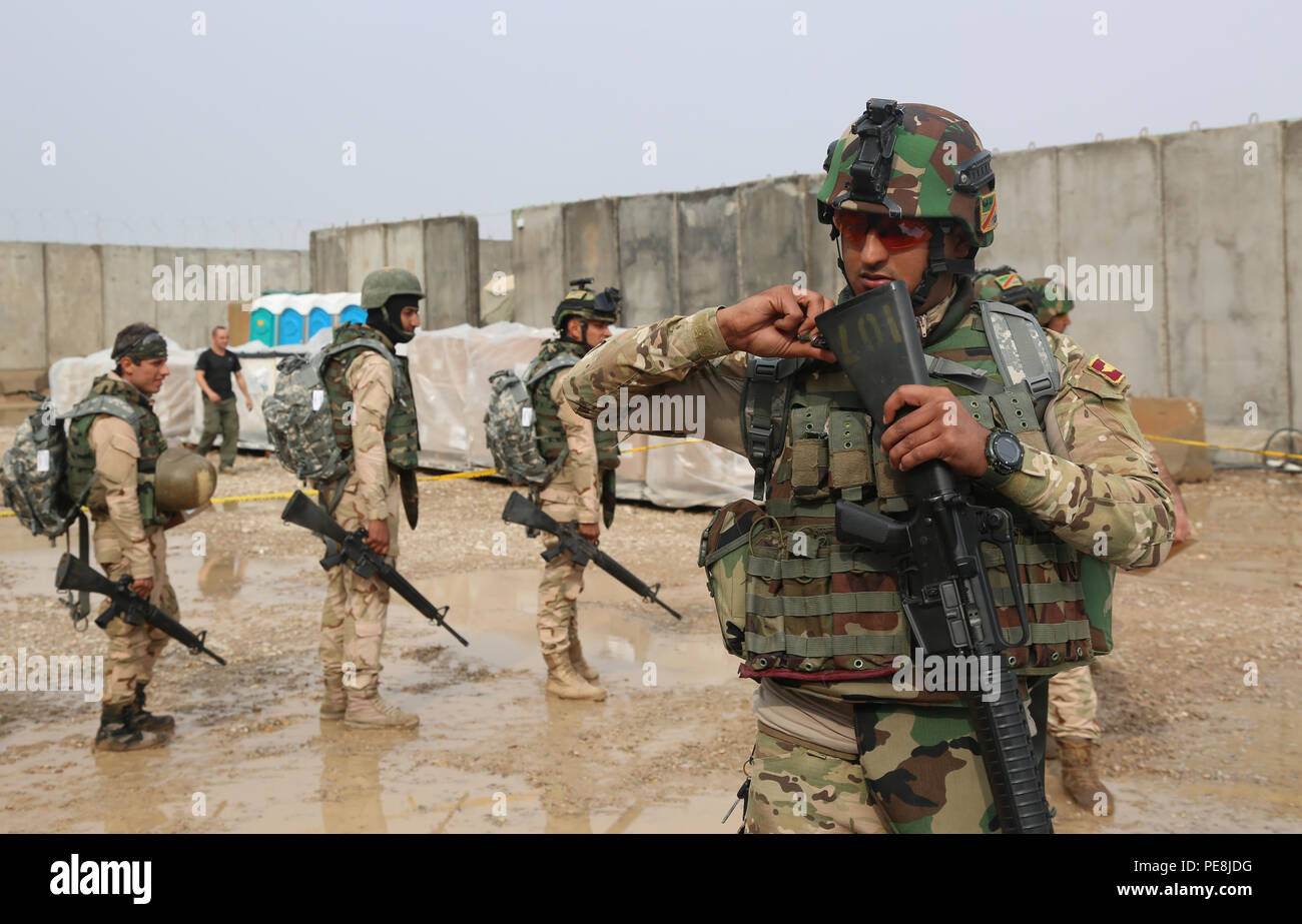 An Iraqi soldier, assigned to 1st Battalion, 72nd Iraqi Army Brigade ...