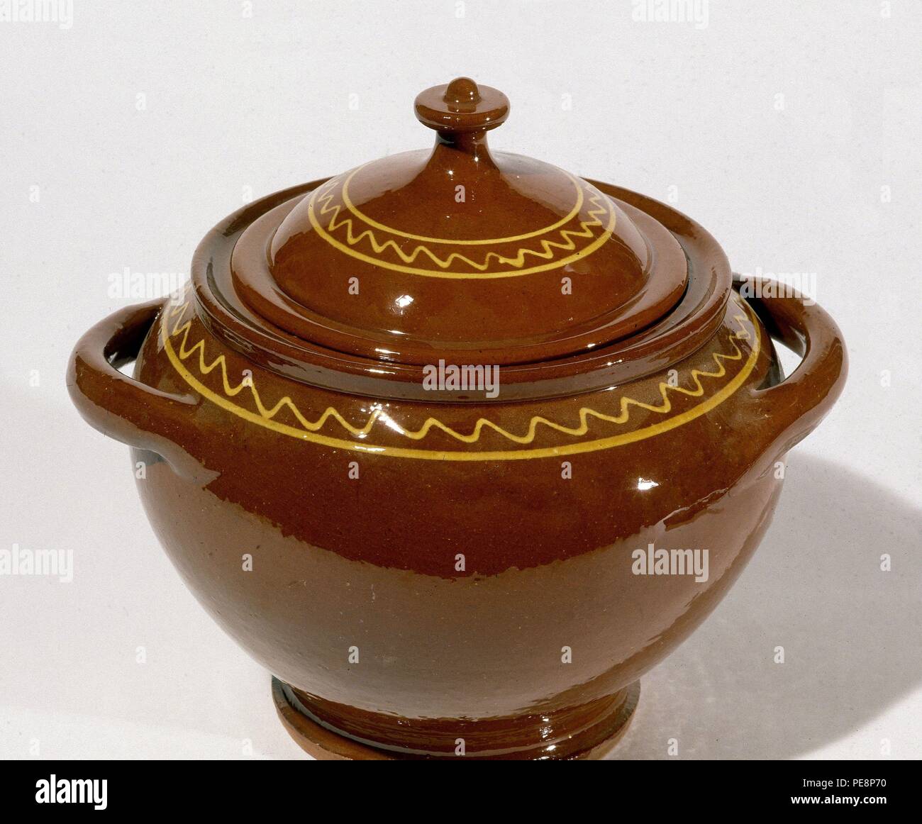 Sopera con tapa hi-res stock photography and images - Alamy
