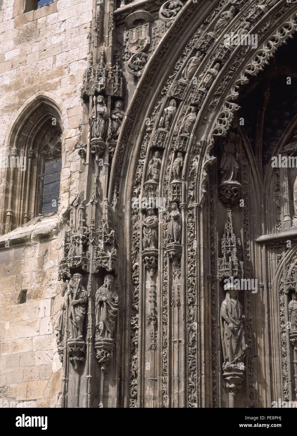 Arco apuntado hi-res stock photography and images - Alamy
