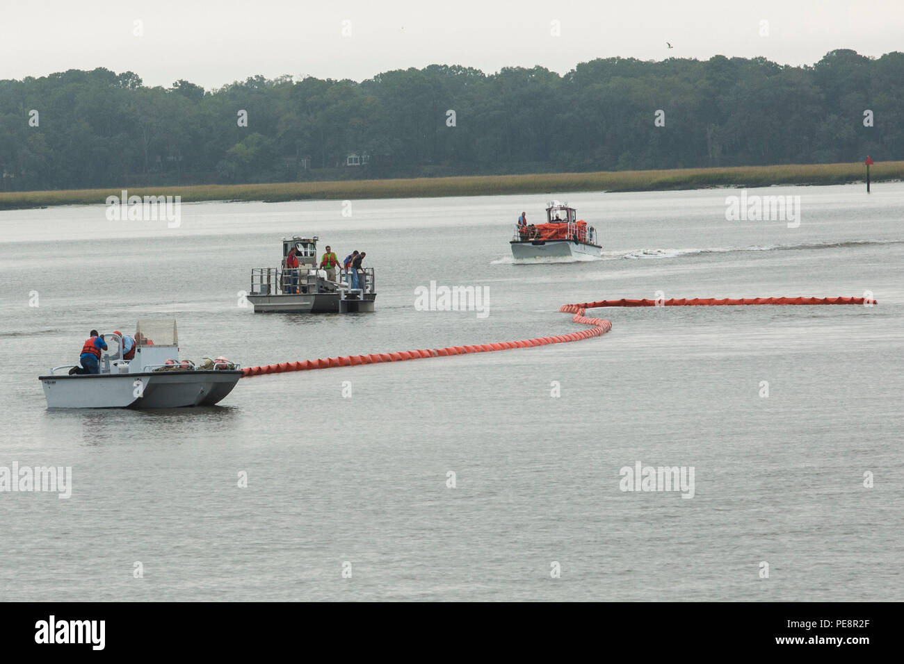 Oil spill response boat hi-res stock photography and images - Alamy