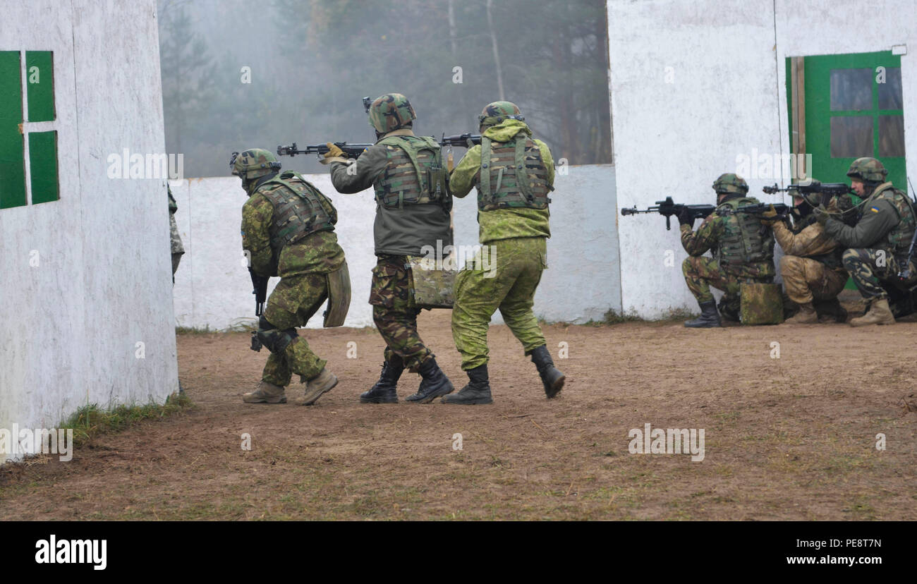 Soldiers with the Ukrainian national guard conduct urban operations Nov ...