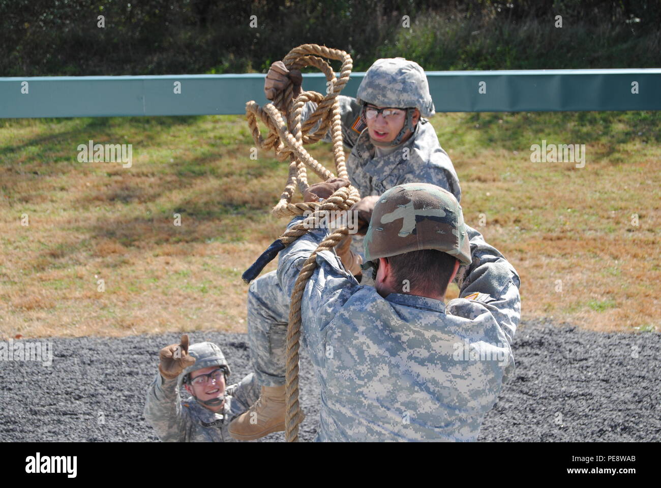 Army Reserve soldiers from Bravo Company, 392nd Expeditionary Signal ...